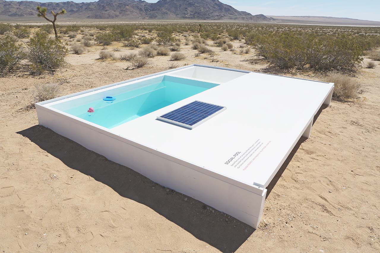 Social Pool: Der Swimmingpool von Alfredo Barsuglia in der Mojave-Wüste ...