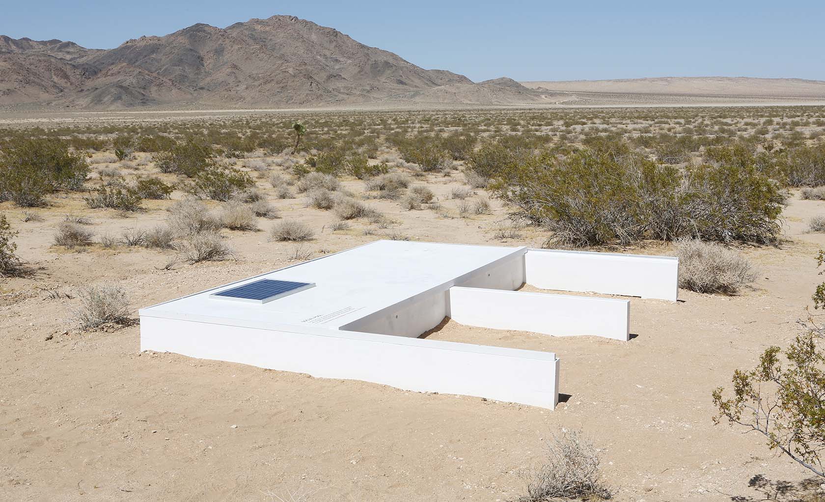 Social Pool: Der Swimmingpool von Alfredo Barsuglia in der Mojave-Wüste ...